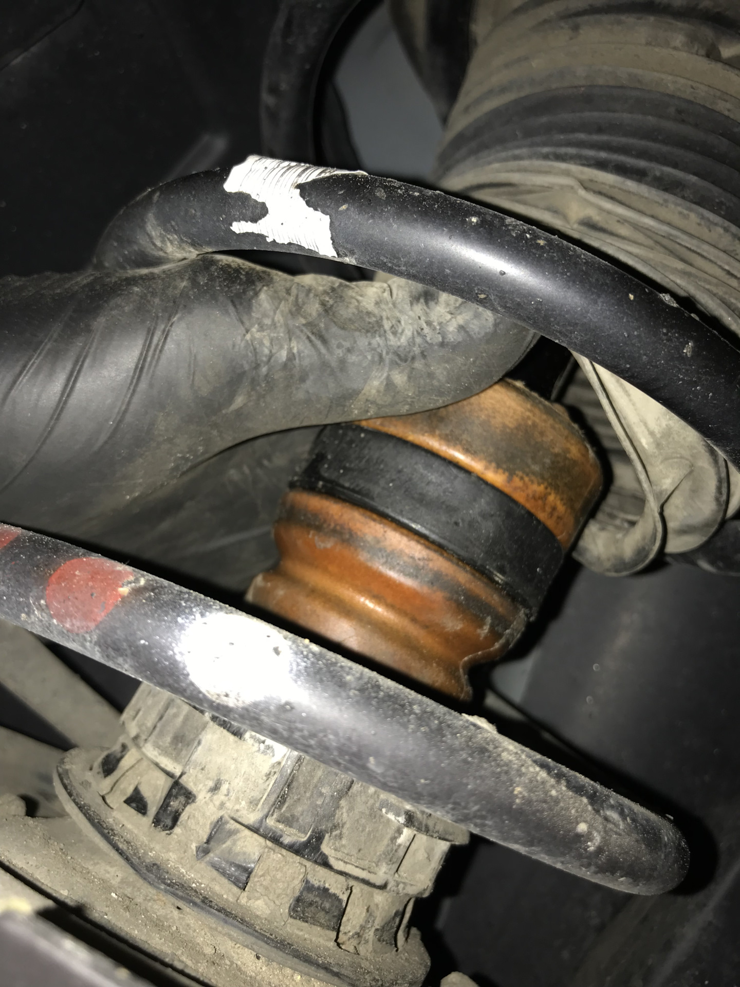 Отбойники передних стоек w204 — Mercedes-Benz C-class (W204), 1,8 л ...