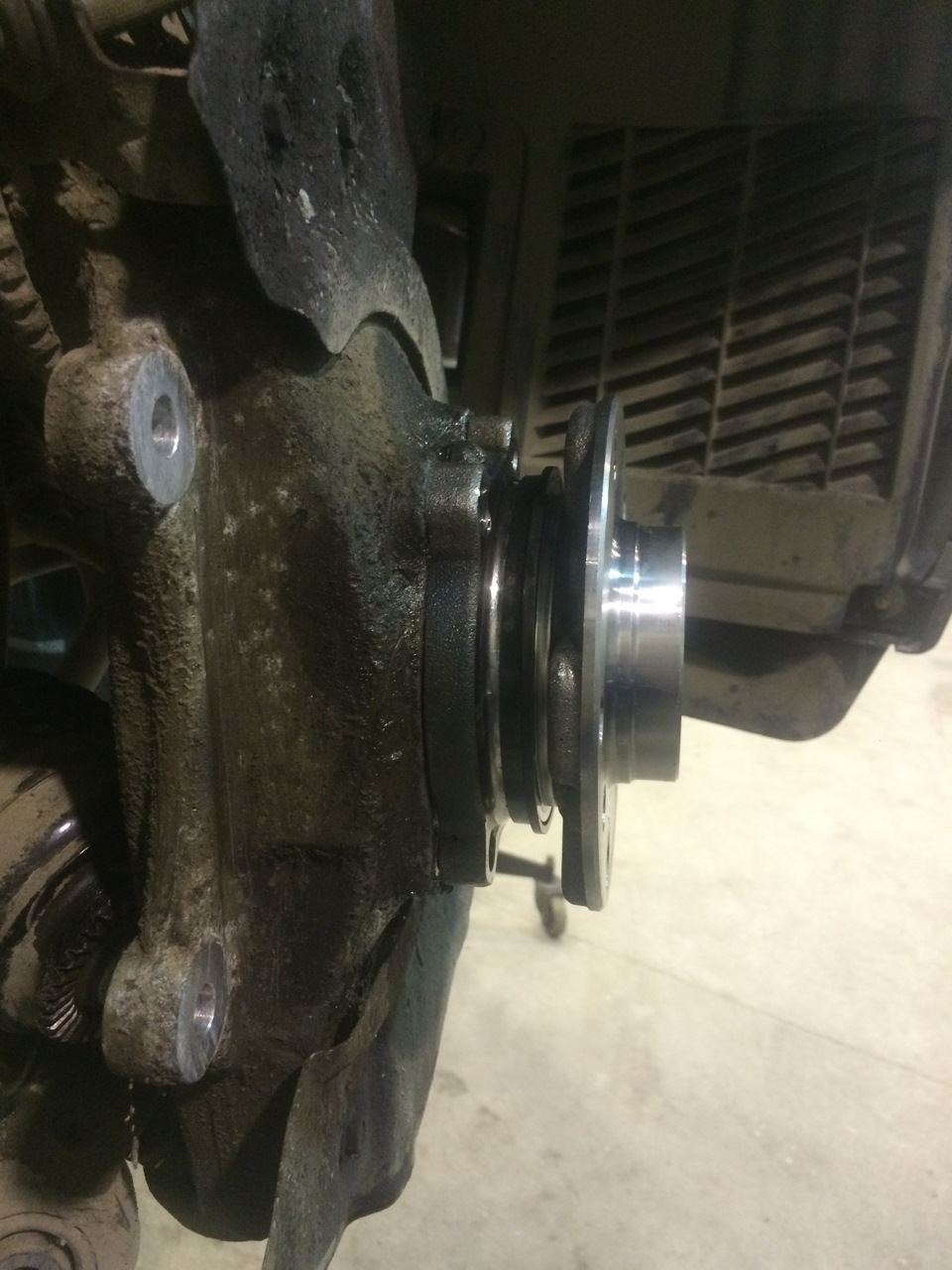 Замена передних приводов и ступичных подшипников BMW 5 F10 — DRIVE2