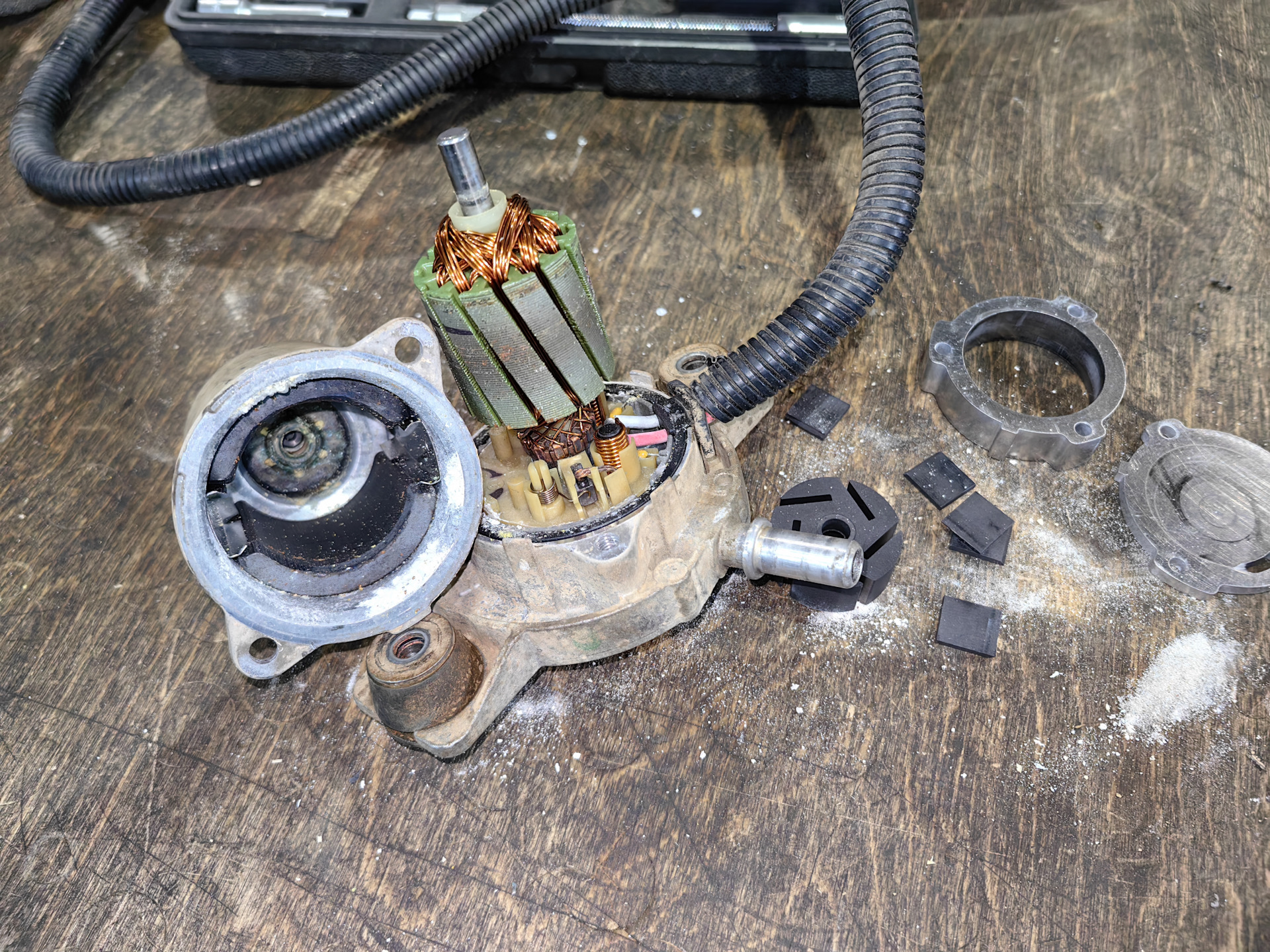 Подох вакуумный насос — Jeep Wrangler (JK), 3,6 л, 2012 года | своими ...