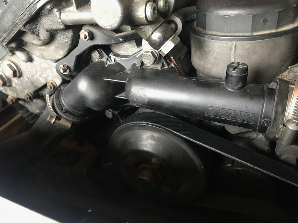 Замена прокладок корпуса термостата. Ремень и крышка 20pin. — BMW 5 ...