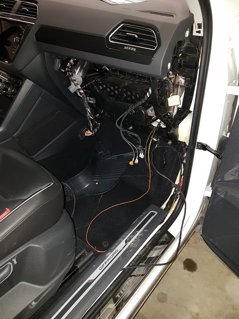 7. Side Assist + Rear traffic alert — Volkswagen Tiguan (2G), 2 л, 2018 ...