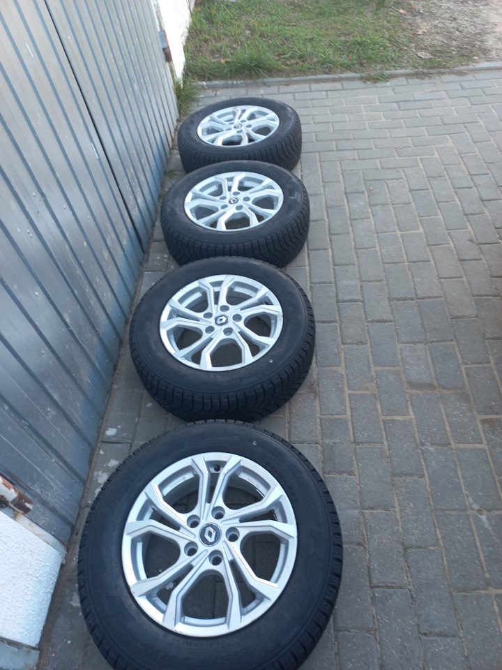 Шины зимние нешипованные Pirelli 215/60 R16, литые диски 16 5x114,3 на ...
