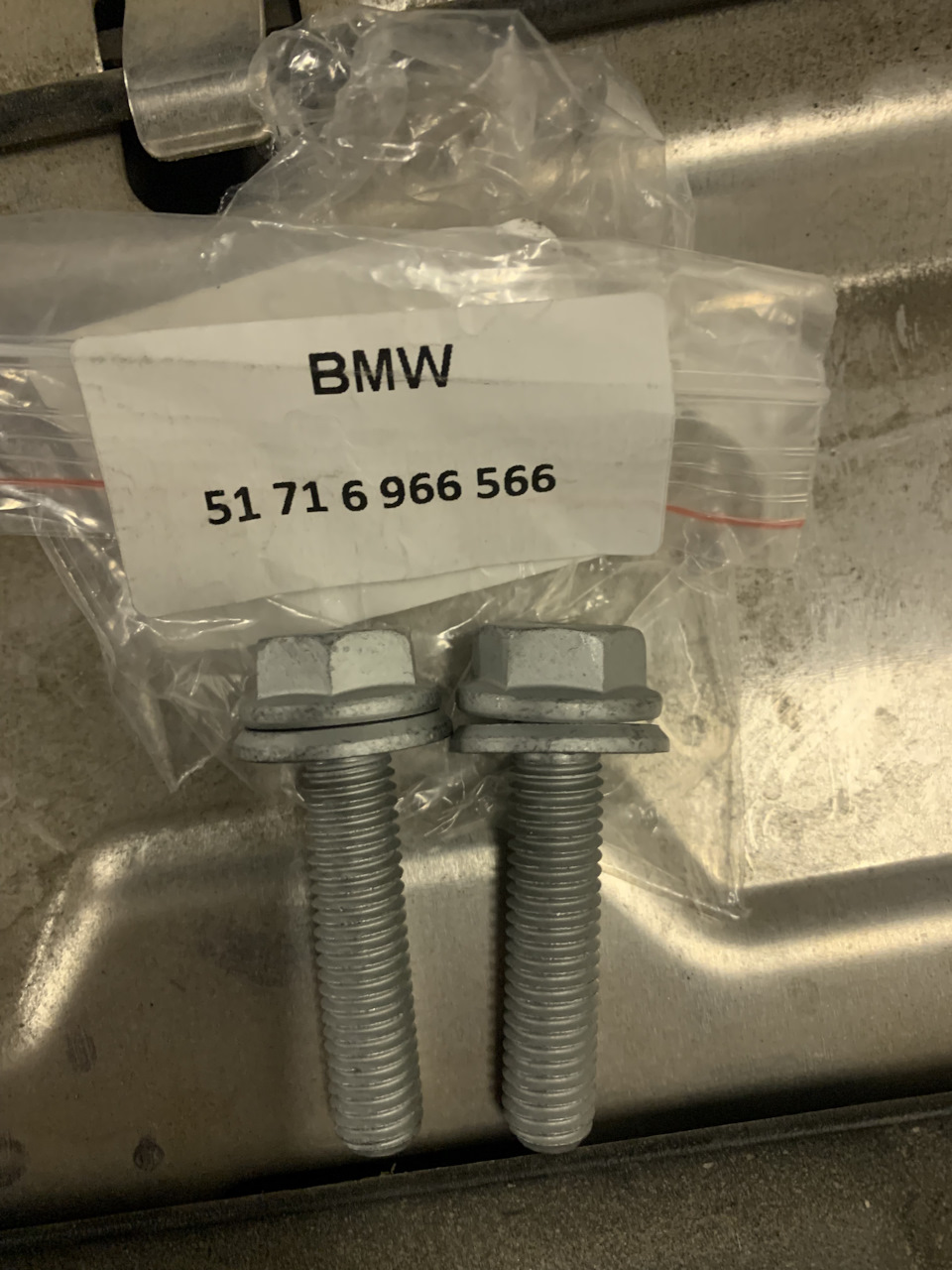 51716966566 Болт с шестигранной головкой с фланцем BMW | Запчасти на DRIVE2