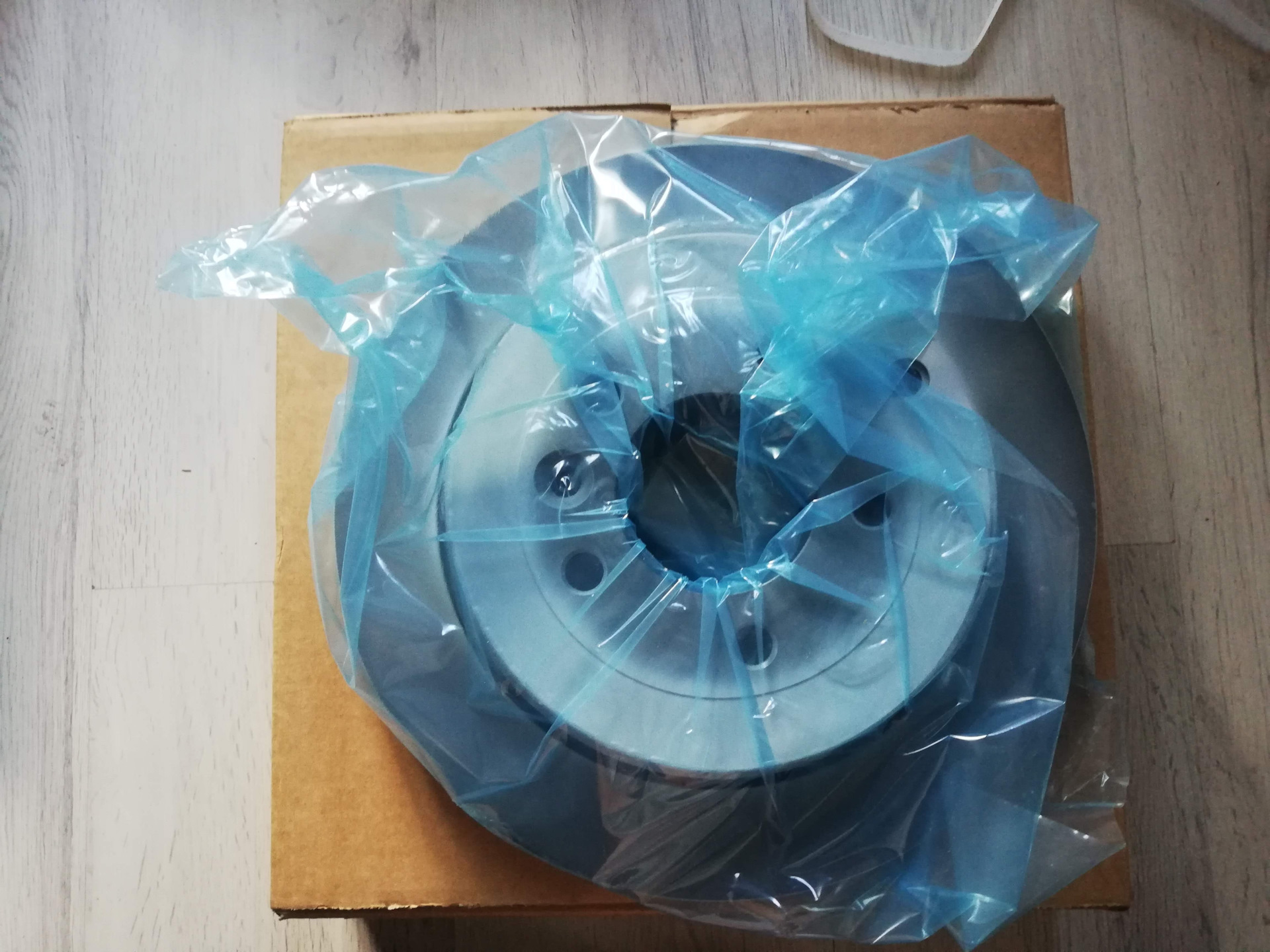 Тормоза — расходники. — Land Rover Discovery III, 4 л, 2006 года ...