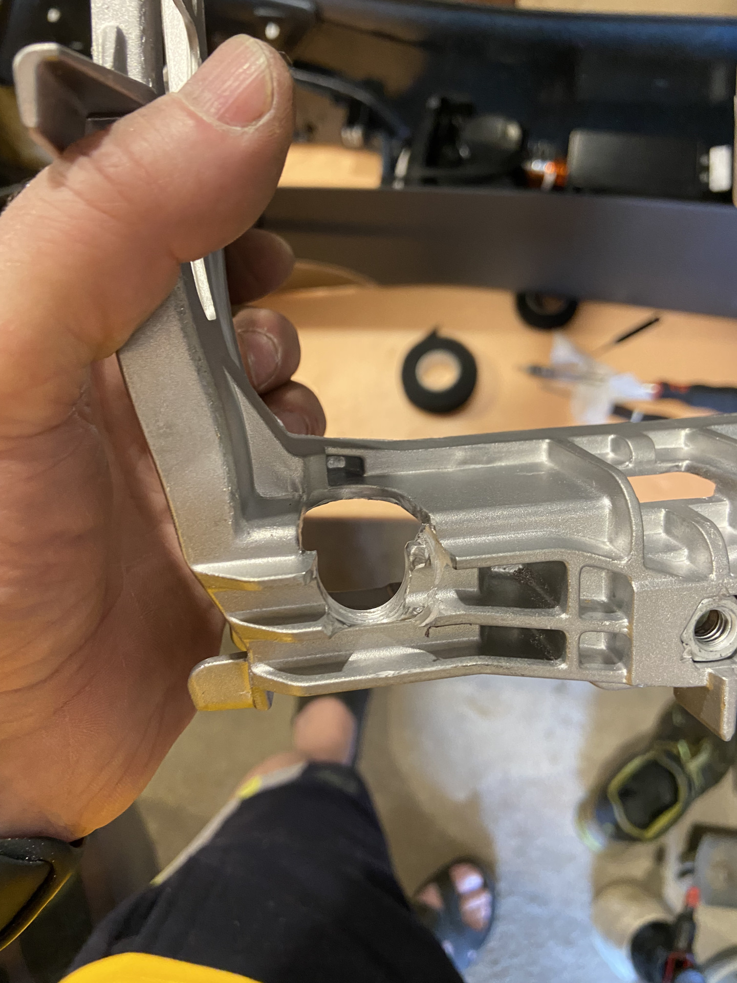 Установка беспроводной зарядки QI — Audi Allroad (C7), 3 л, 2016 года ...