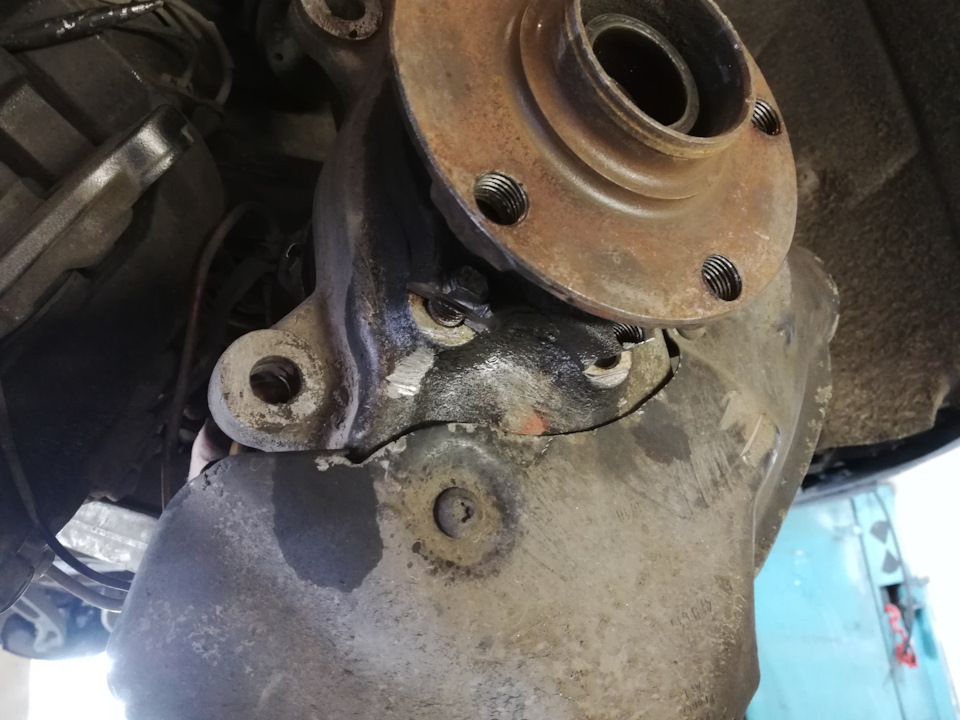 Ступичный подшипник. Нижний рычаг — Audi A6 (C6), 3 л, 2010 года ...