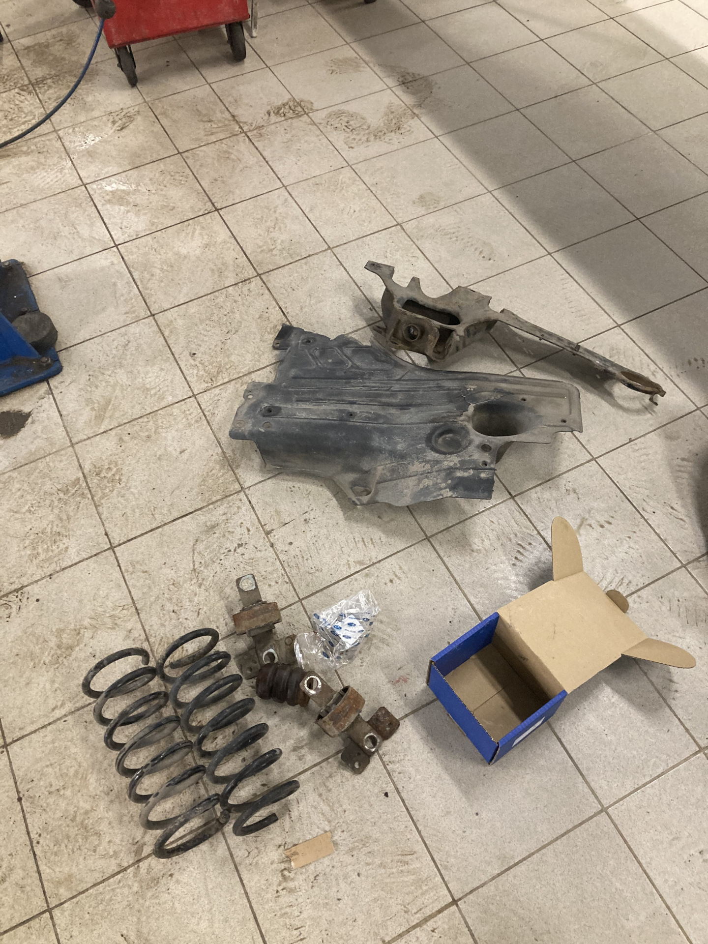 Задняя подвеска. Пружины, Сайленты продольных рычагов. — Volvo XC70 III ...