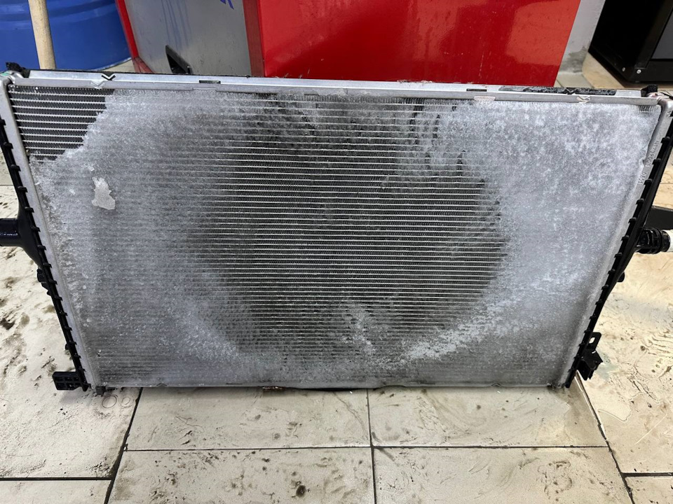 Помыл радиаторы и сменил масло в редукторах — Tesla Model Y, 2021 года ...