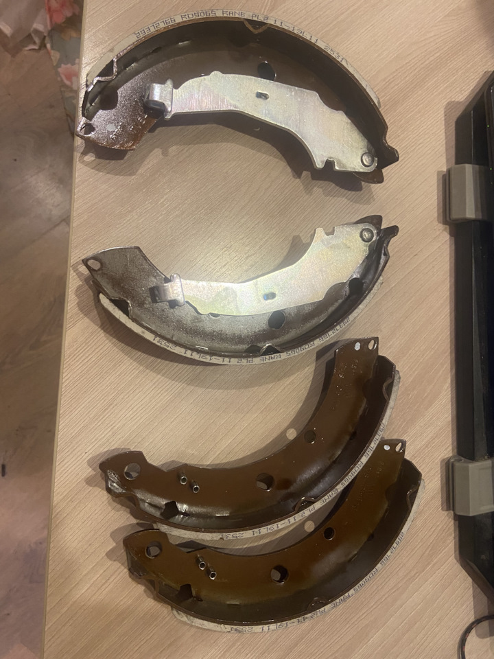 6RU698525A Комплект тормозных колодок, задний мост VAG | Запчасти на DRIVE2