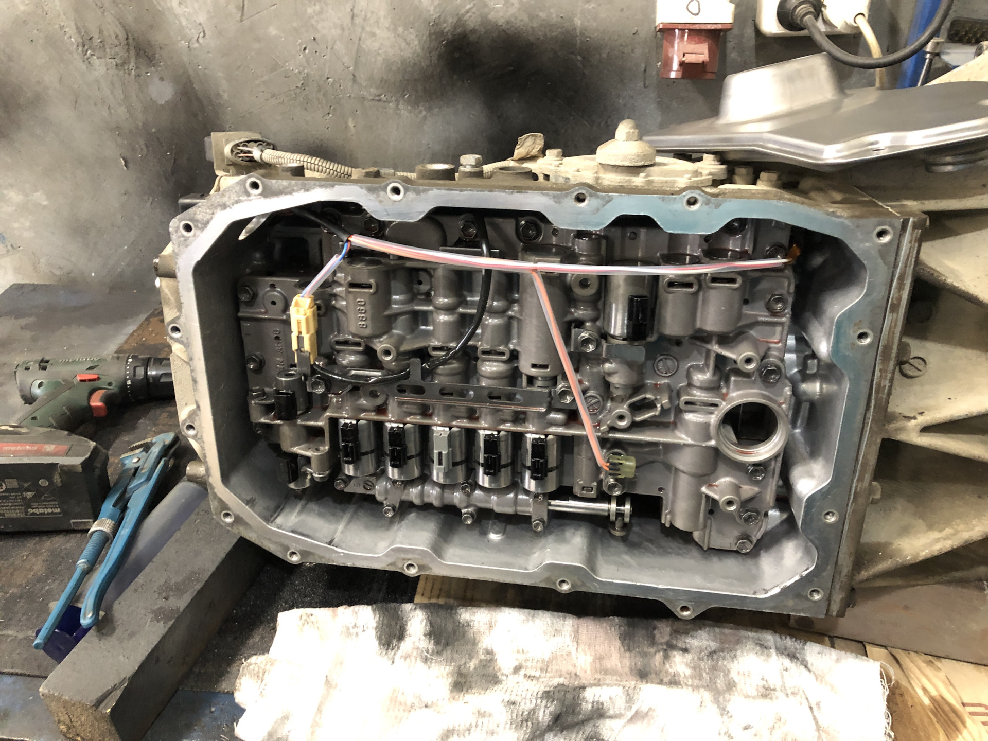 АКПП TR60-SN текут разъемы — Volkswagen Touareg (1G), 3,2 л, 2006 года ...