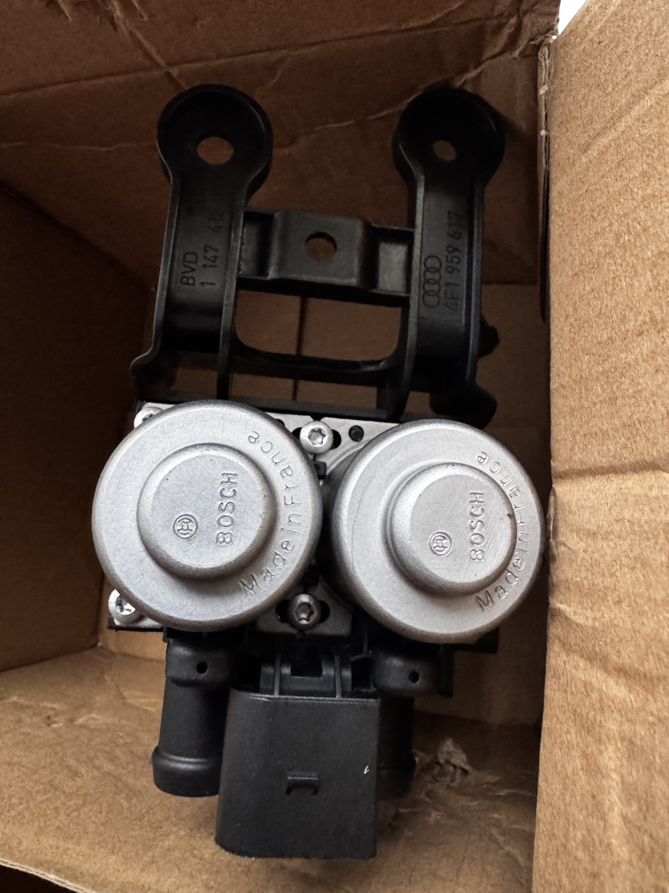 Замена блока клапанов и установка фильтра печки — Audi A6 (C6), 2 л ...