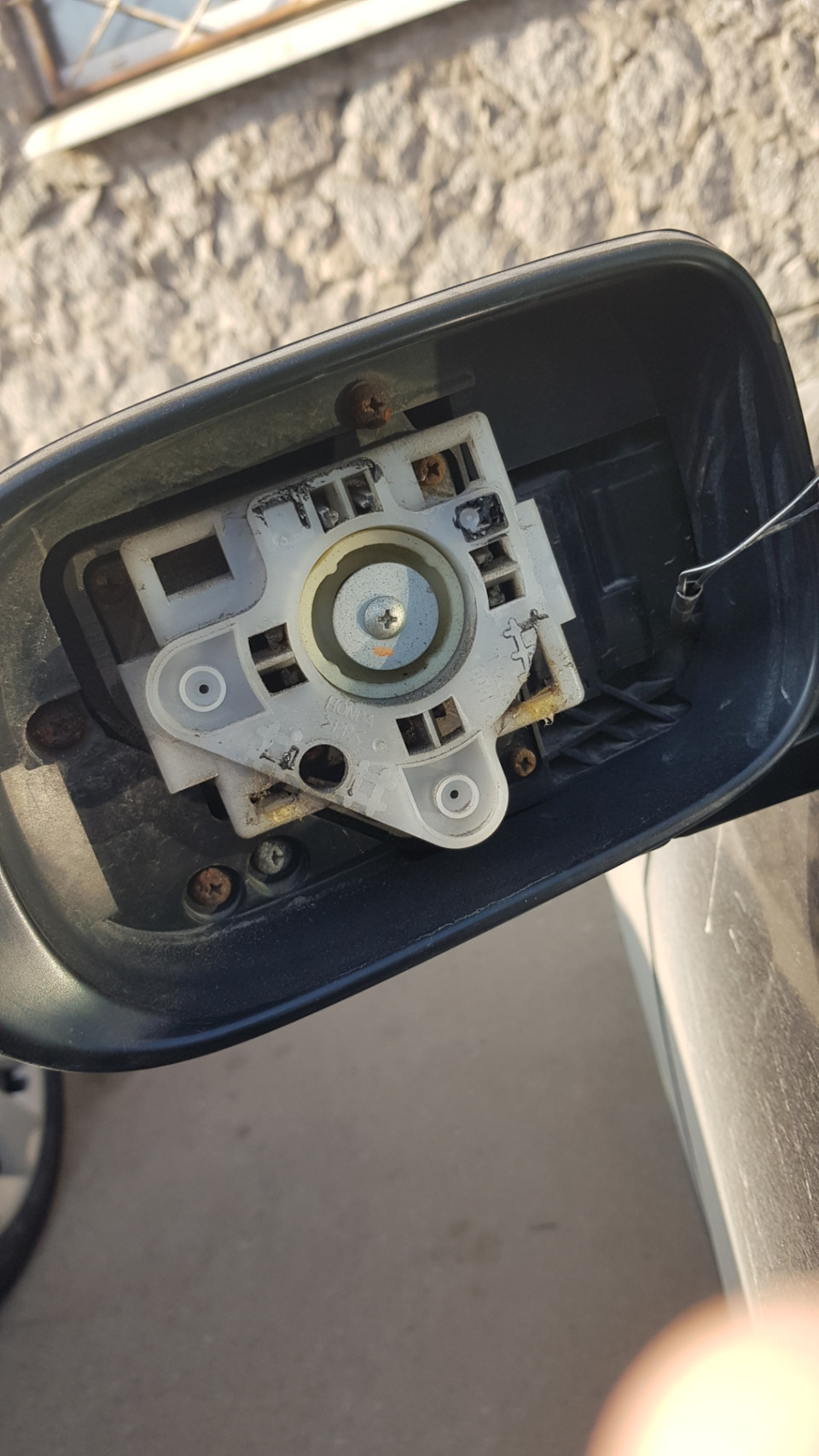 Замена повторителя поворотника в зеркале — Honda Accord (7G), 2,4 л ...
