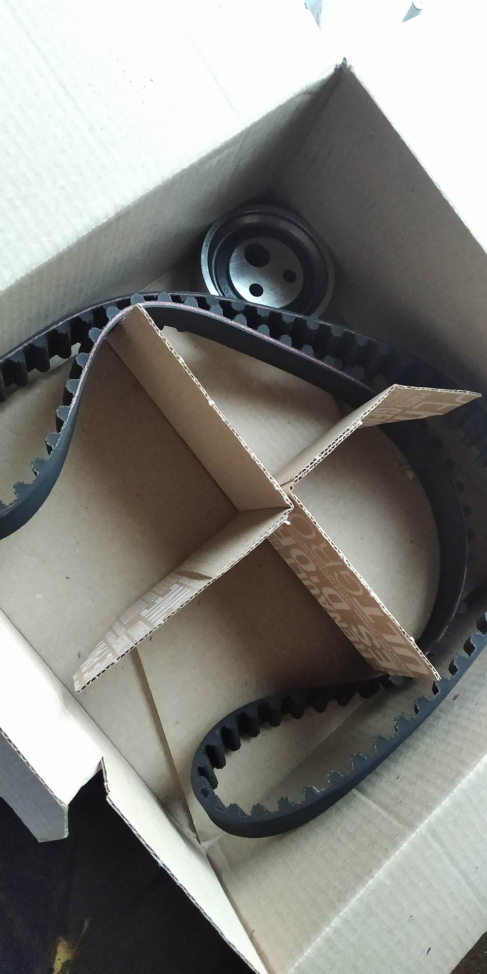 Замена ГРМ и ремня генератора. — Renault Logan (1G), 1,6 л, 2007 года ...