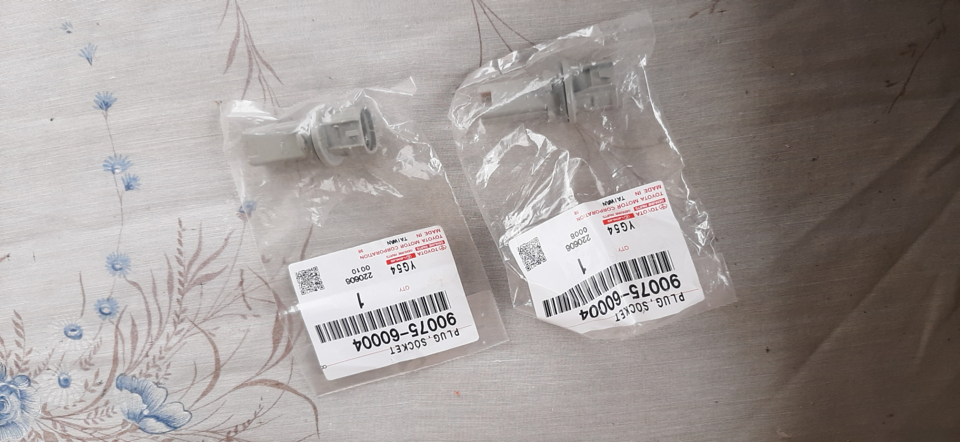 Купил хрустальную оптику стекло и цоколя в габариты — Toyota Corolla ...