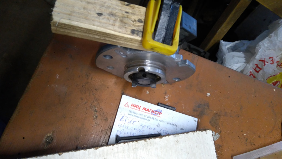 Замена сальника в распределителе зажигания с двигателя VAG 2.0 16V ...