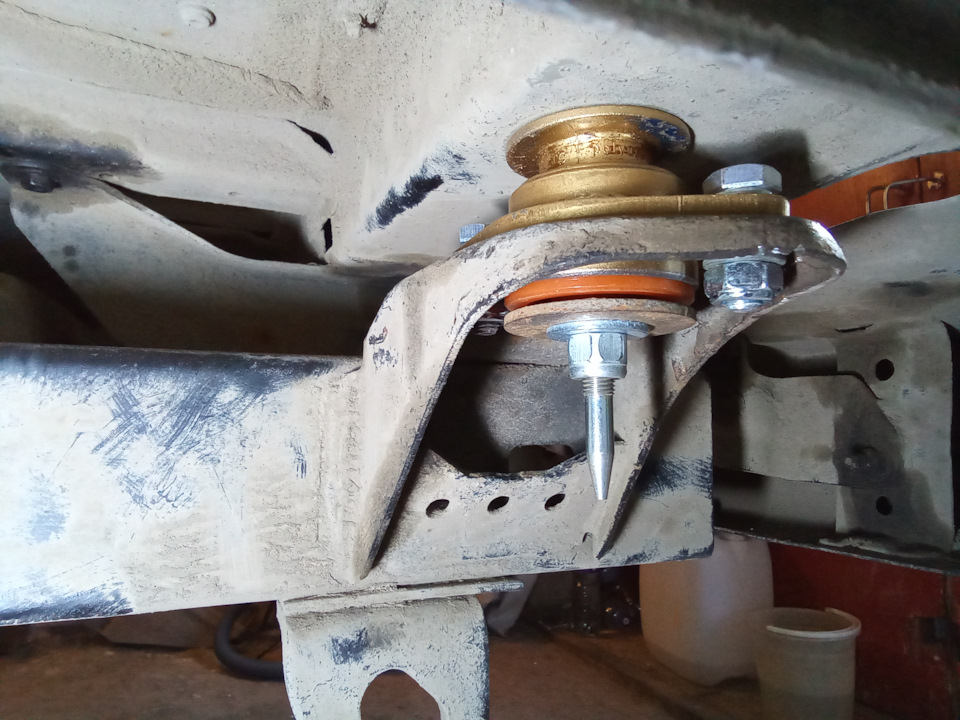 Замена подушек кузова — Toyota Hilux Surf (3G), 3 л, 1999 года | своими ...