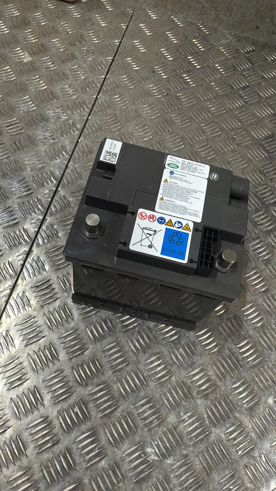 Замена аккумулятора на Range Rover последнего поколения — DRIVE2