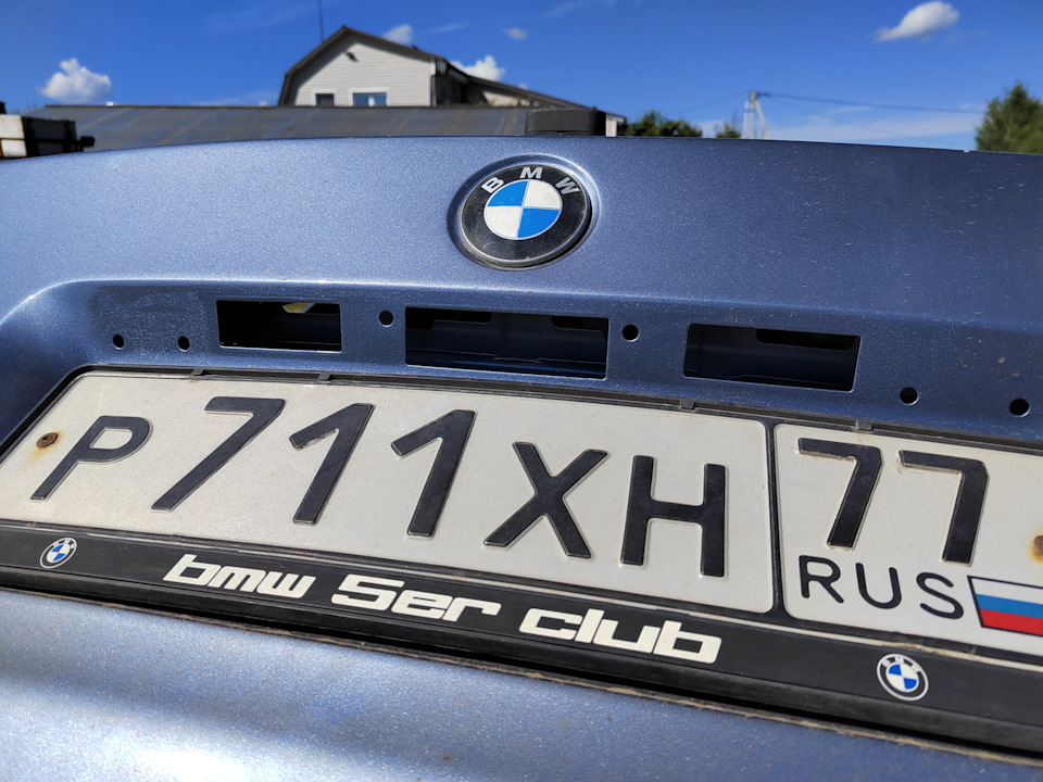 Крышка багажника, подсветка номера, аморты стекла багажника… — BMW 5 ...