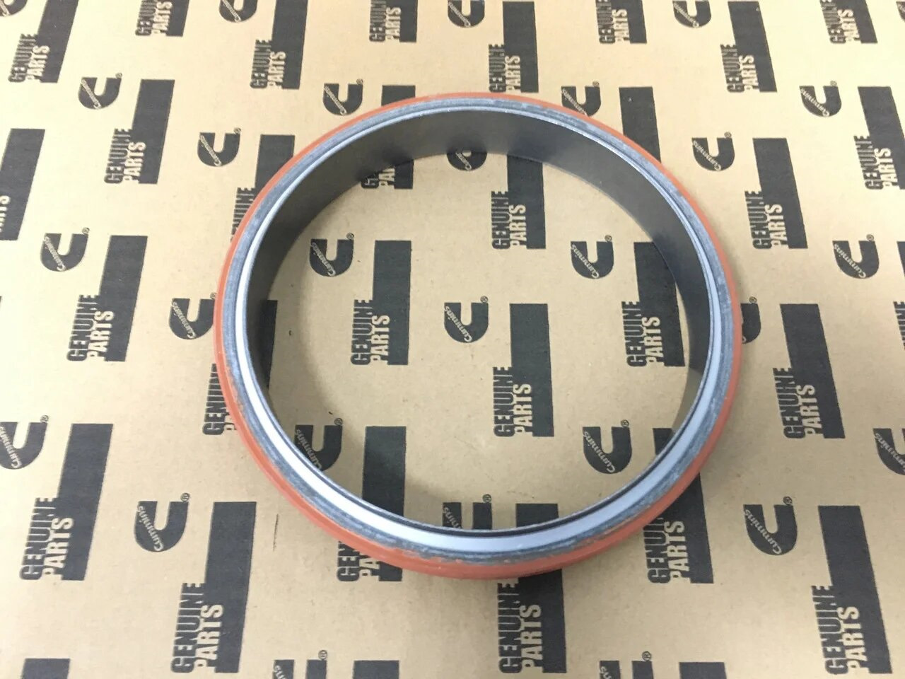 Сальник коленвала задний с ремонтной втулкой Cummins ISBe 3926126 ...