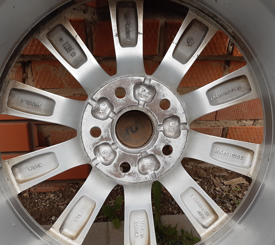 Шины летние Goodyear 225/55 R17, литые диски VAG 7Jx17 ET40 5x112 на ...