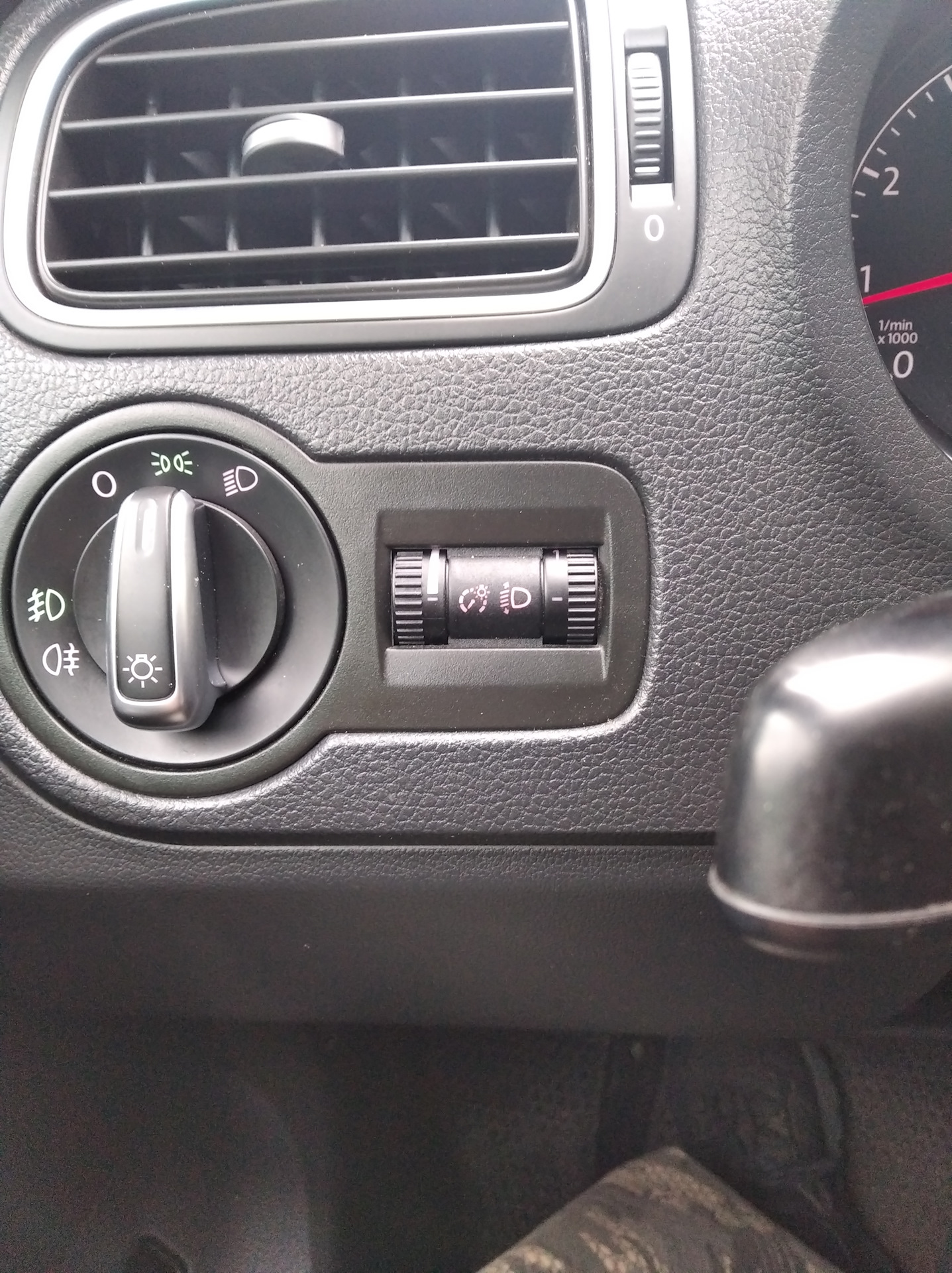 регулятор подсветки приборов — Volkswagen Polo Sedan, 1,6 л, 2018 года ...
