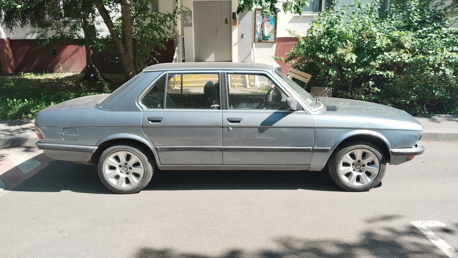 15au — BMW 5 series (E28), 2,5 л, 1983 года | наблюдение | DRIVE2