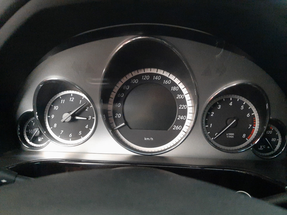Приборка от реста — Mercedes-Benz E-class (W212), 3,5 л, 2010 года ...