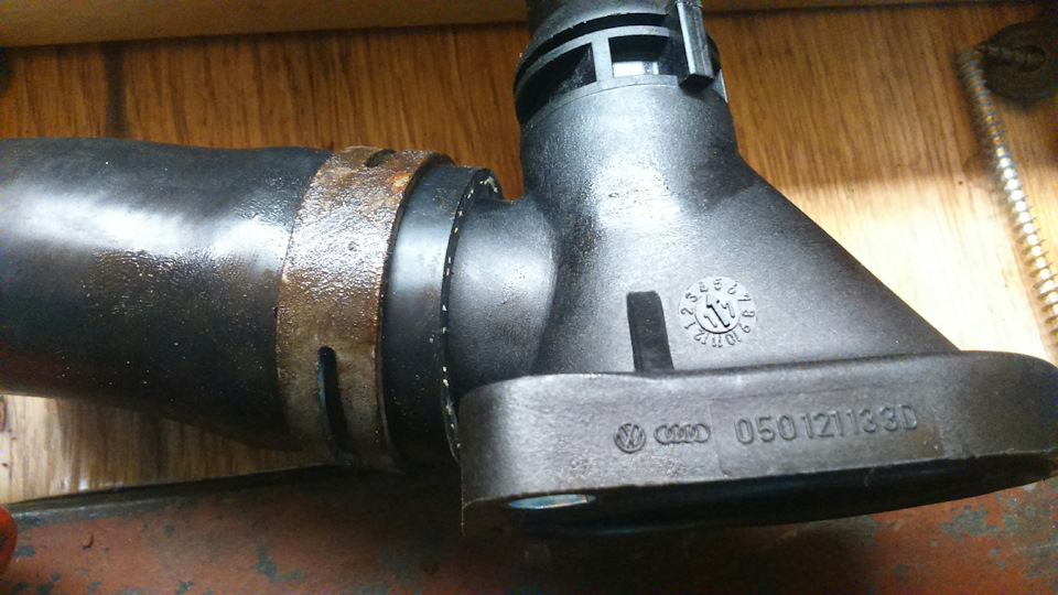 050121133D Фланец охлаждающей жидкости VAG | Запчасти на DRIVE2