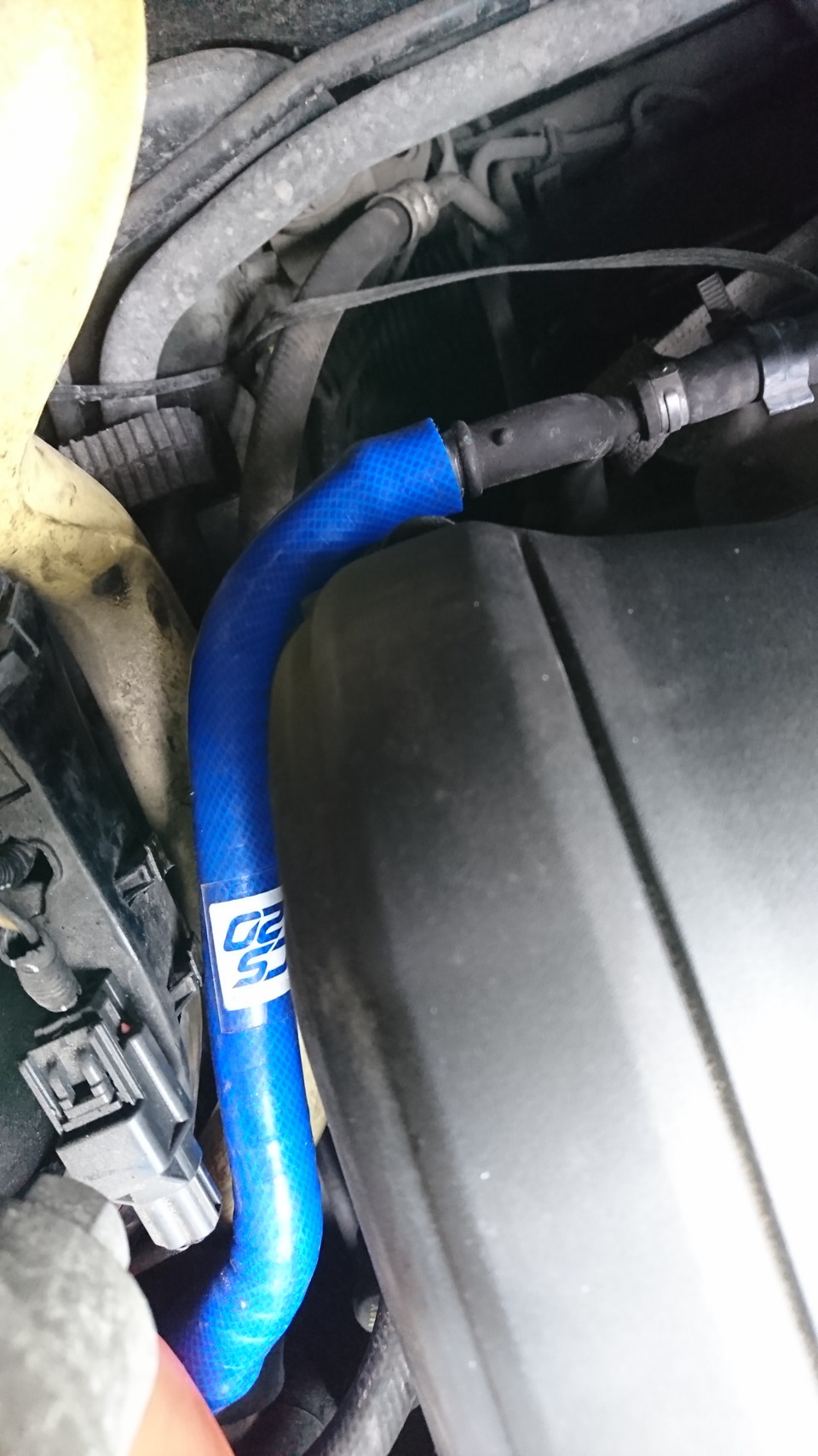 Замена расширительного бачка — Volvo S60 (1G), 2,5 л, 2008 года ...