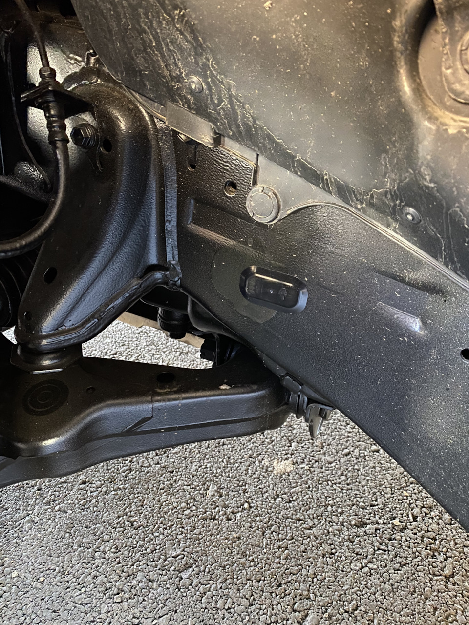 Заглушки в тех.отверстия рамы — Toyota Land Cruiser 200, 4,5 л, 2008 ...