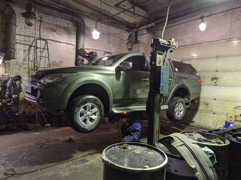 Замена ламп головного света — Renault Grand Scenic III, 1,5 л, 2010 ...