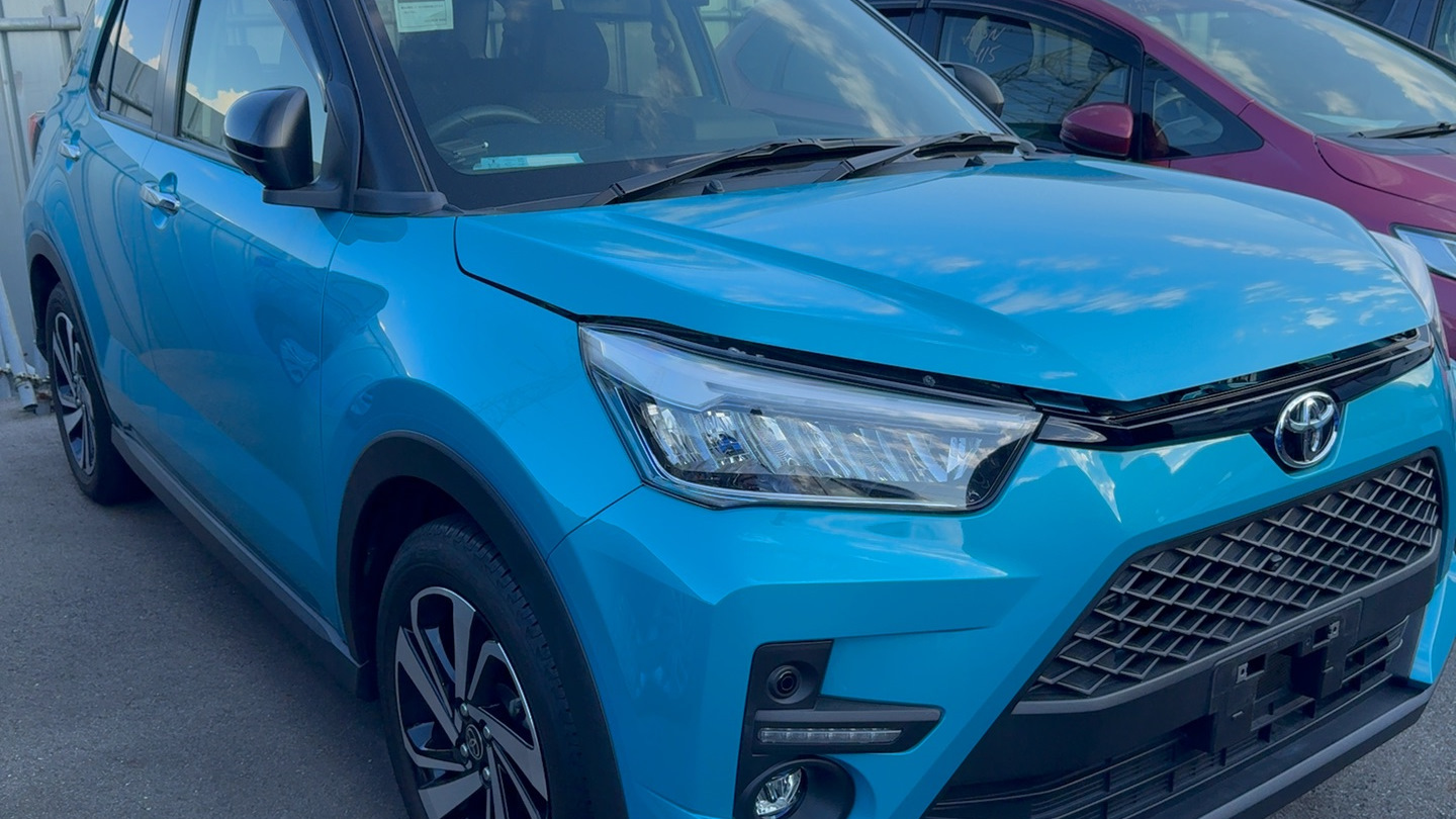 Toyota Raize 1.0 бензиновый 2020 | Голубой с черной крышей на DRIVE2