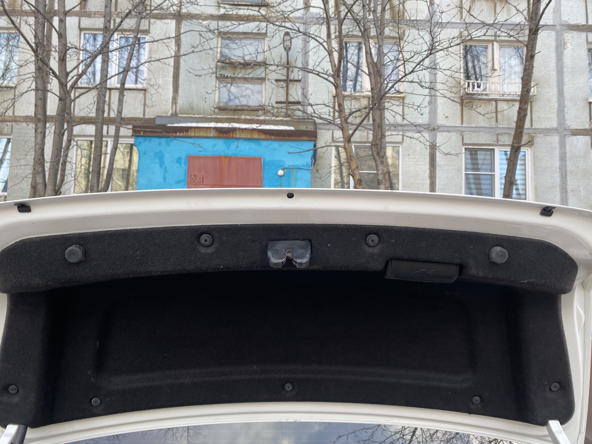 Заглушки в крышку багажника после покраски. — Hyundai Sonata VI (YF), 2 ...