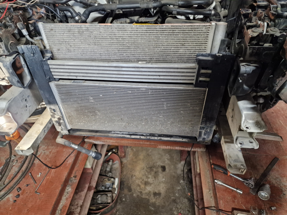 Дооснащение дополнительным масляным радиатором. — BMW 7 series (F01/02 ...