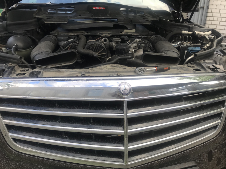 Замена решетки радиатора w212 — Mercedes-Benz E-class (W212), 3 л, 2010 ...