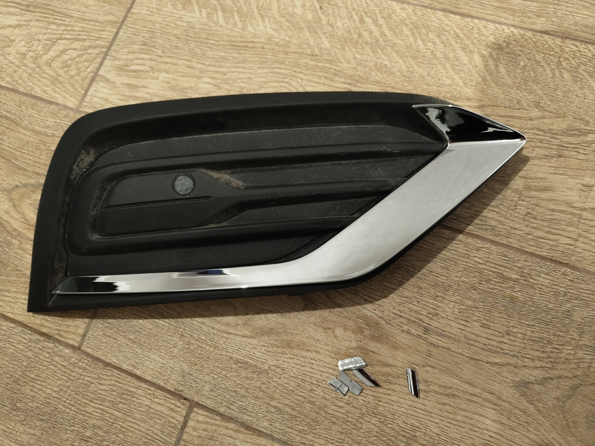 Кусочек от Inscription в -> Momentum — Volvo V60 (2G), 2 л, 2019 года ...