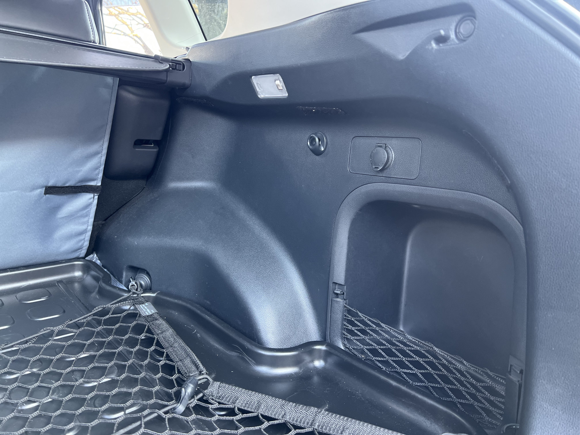 Крючки в багажник от Subaru — Toyota RAV4 Hybrid (5G), 2,5 л, 2020 года ...