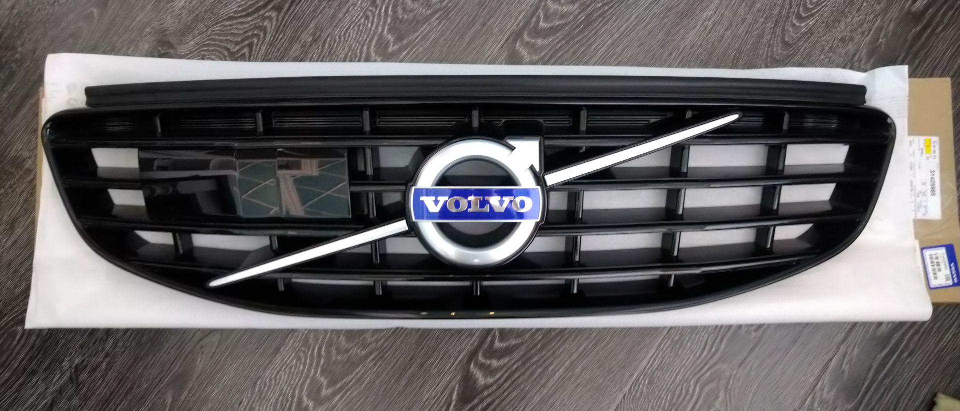 Решетка радиатора R-Design. — Volvo XC60 (1G), 2,4 л, 2017 года ...