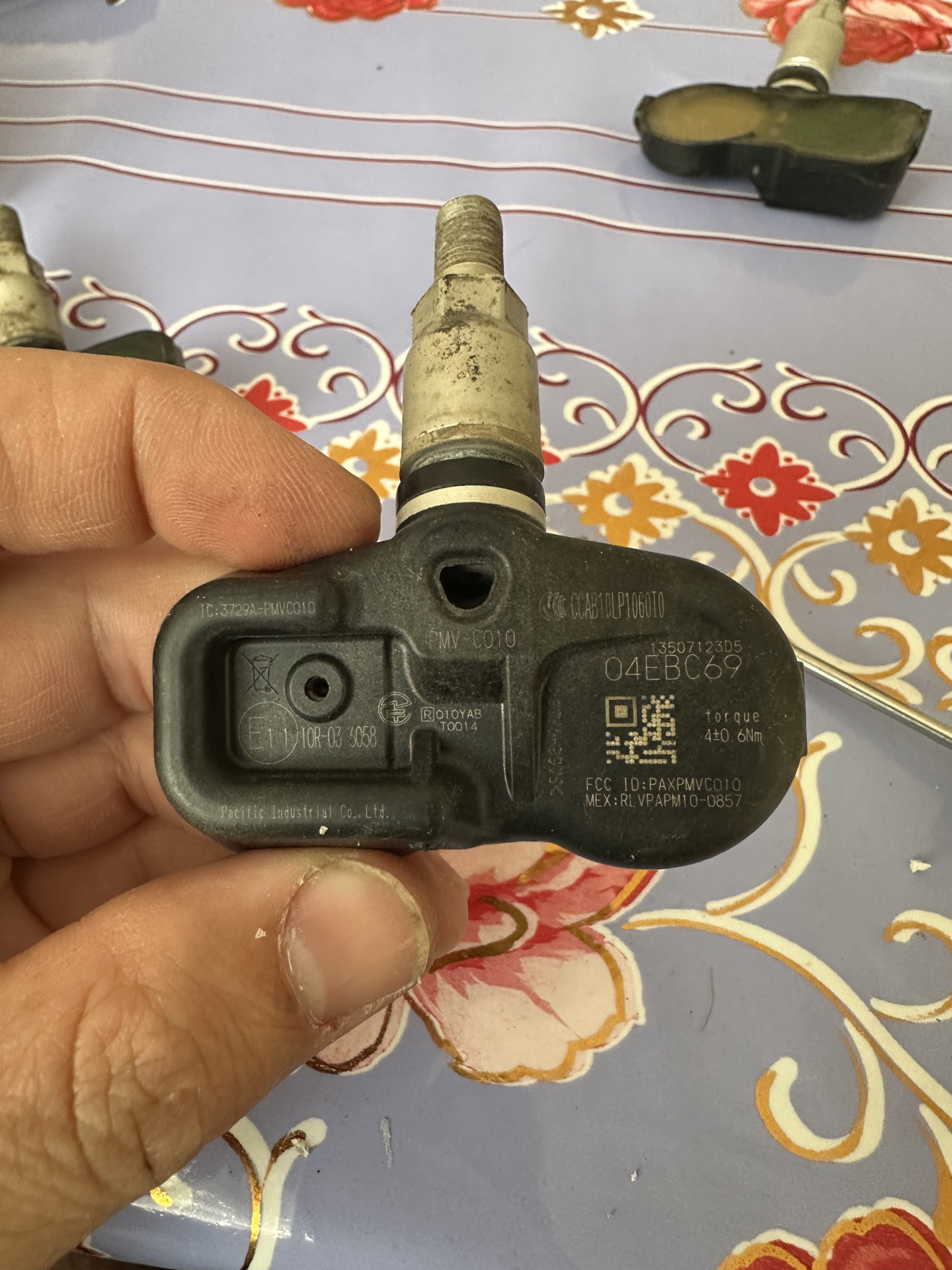 Ремонт датчика давления в шинах — Toyota Camry (XV50), 2,5 л, 2013 года ...