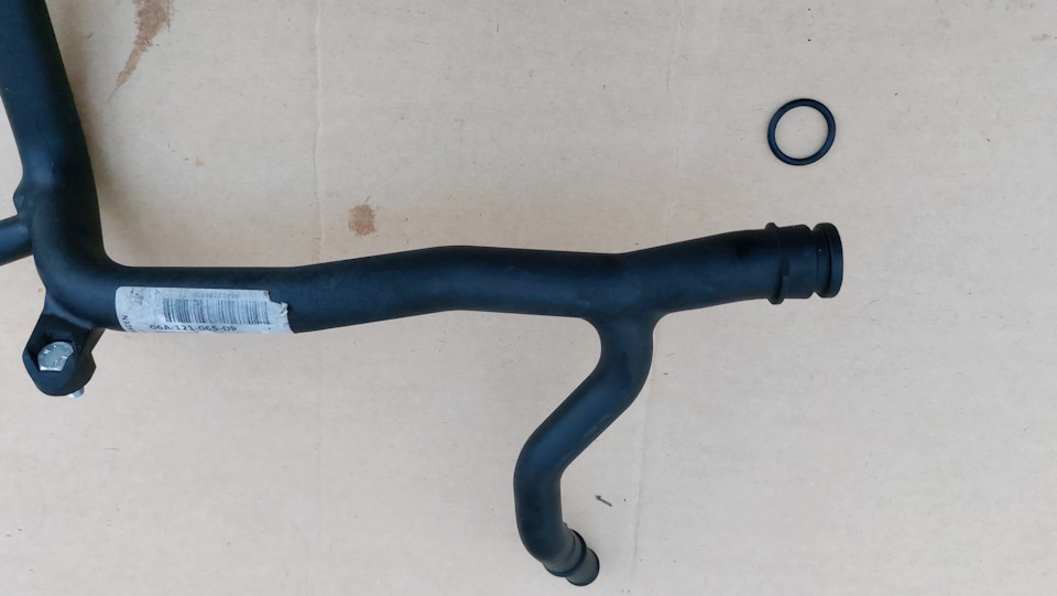 Замена трубки 06A121065DP, тройника, фланца и патрубков системы ...