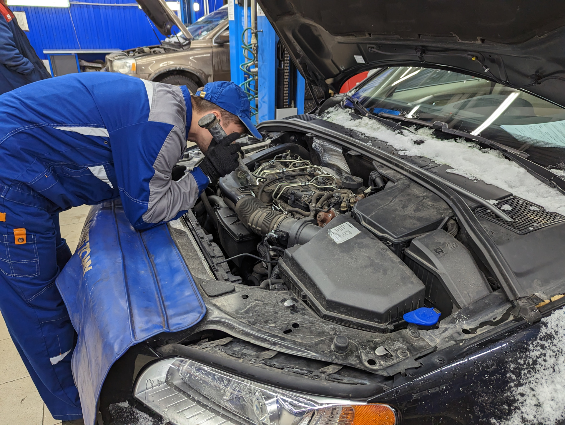 Заменен премиальный патрубок воздушного фильтра — Volvo XC70 III, 2,4 л ...