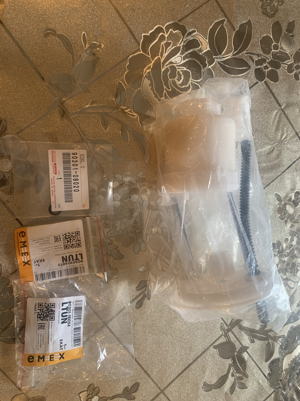 Замена топливного фильтра. — Toyota Camry (XV50), 2,5 л, 2017 года ...