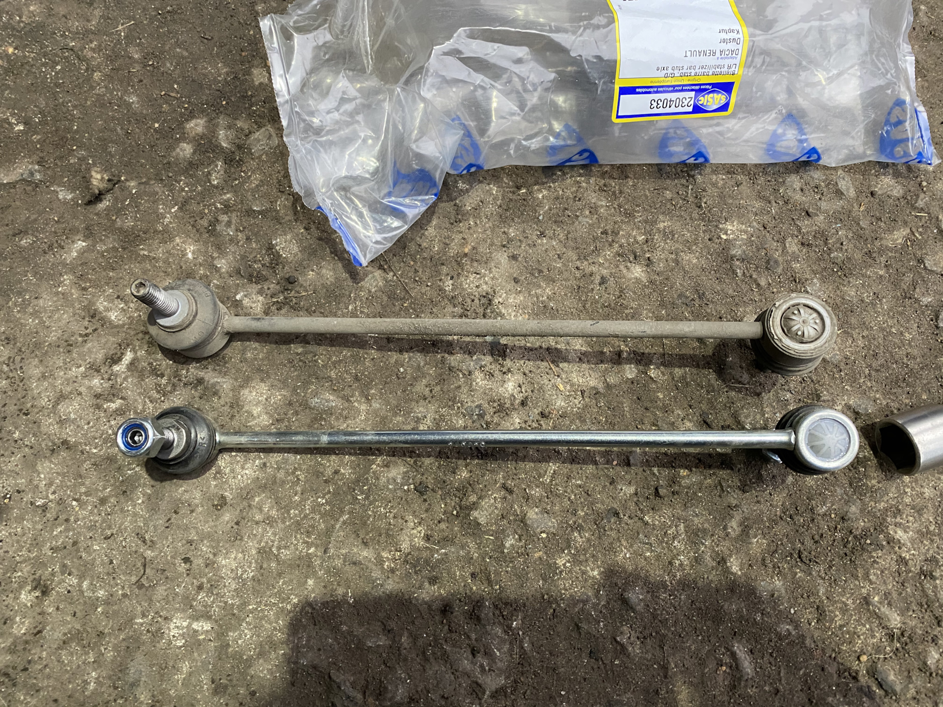 Замена задних стоек стабилизатора — Renault Duster (1G), 2 л, 2017 года ...