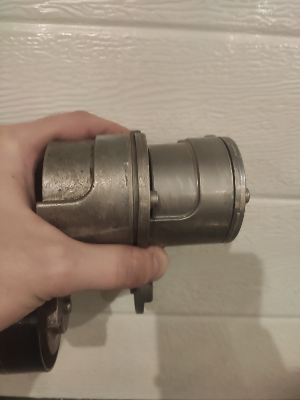 74. Замена обводных роликов — Chevrolet TrailBlazer (2G), 2,8 л, 2014 ...