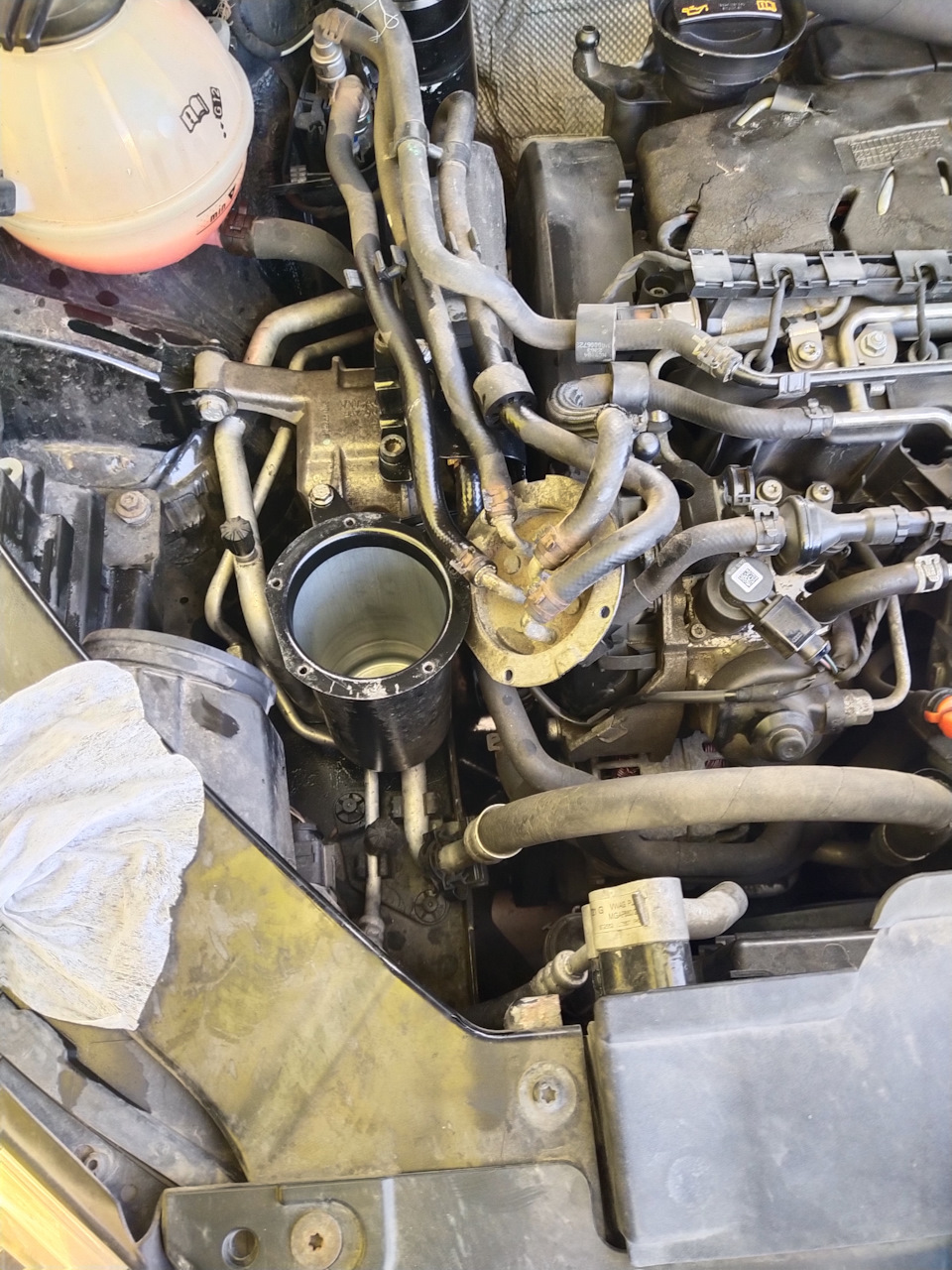 Замена масла и топливного фильтра — Volkswagen Tiguan (1G), 2 л, 2010 ...