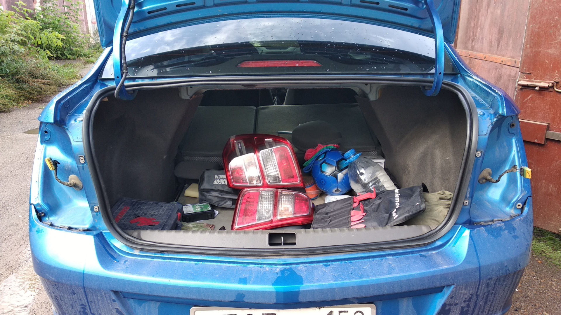 55. Замена заглушек задних фонарей — Chevrolet Cobalt (2G), 1,5 л, 2013 ...