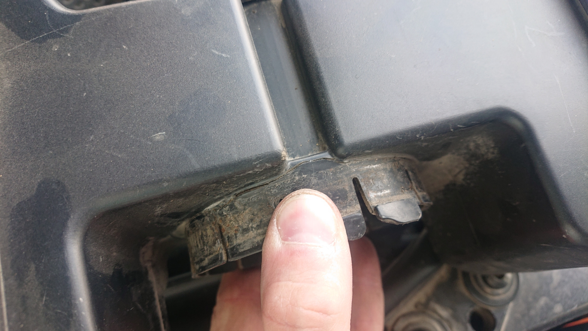 Заменил родной патрубок воздуховода на патрубок от RRS (PHD 500621 ...