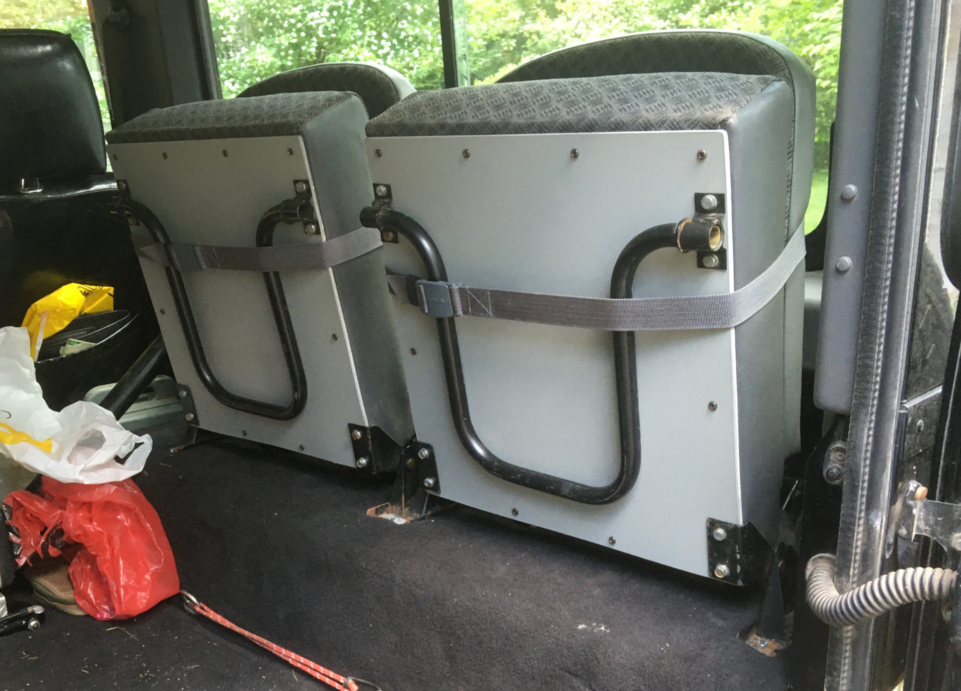 Ремонт задних откидных сидушек — Land Rover Defender (L315/L316), 2,5 л ...