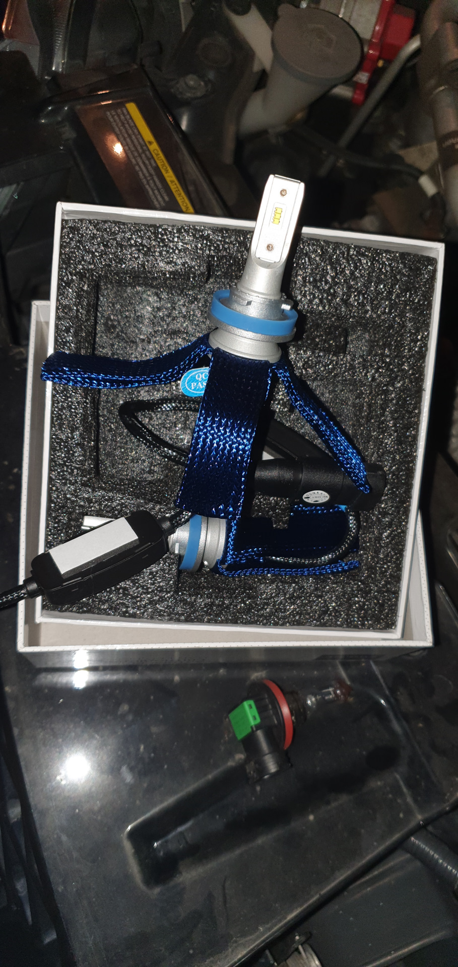 4F0407693H Рычаг передней подвески нижний задний левый / AUDI A-6 ...