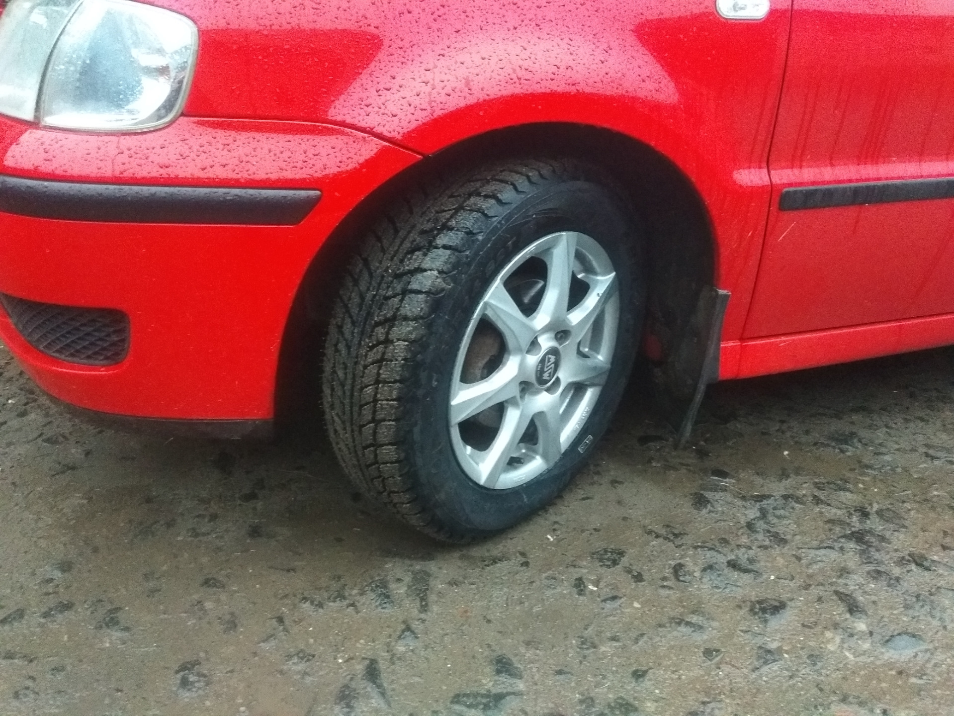 Зимние шины — Volkswagen Polo Mk3, 1 л, 2000 года | шины | DRIVE2